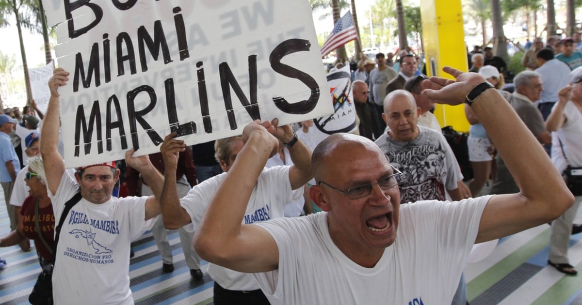 A "very embarrassed" Ozzie Guillen apologizes for "betraying the Latin ...