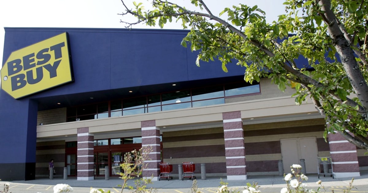 Best Buy founder bids to take struggling retailer private