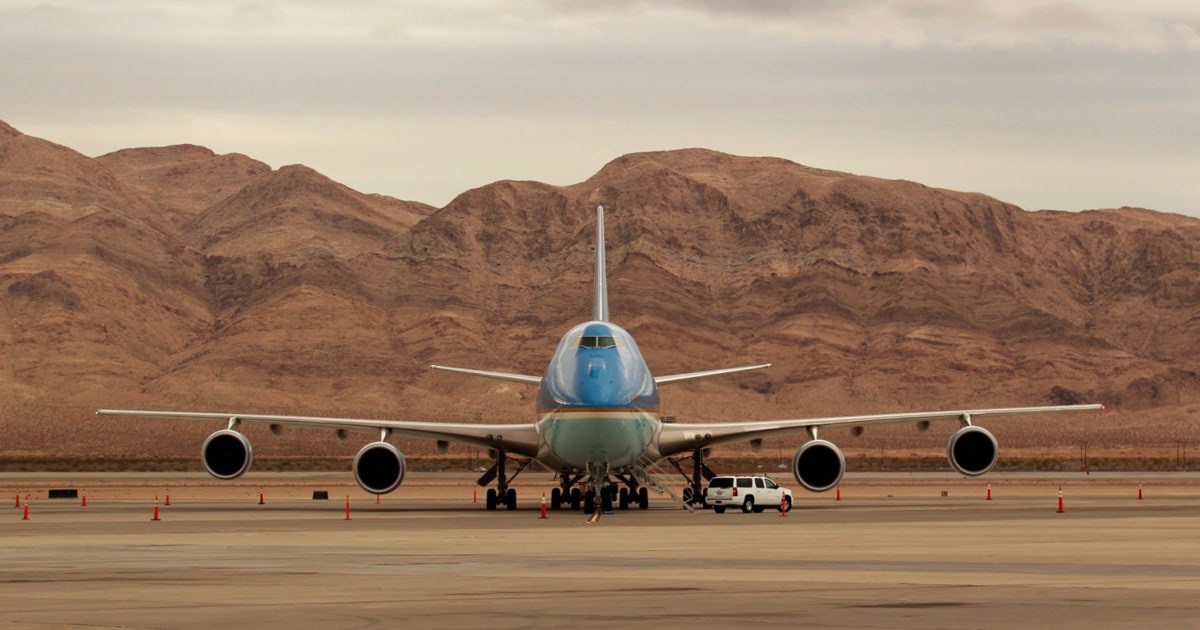 Air Force One awaits Obama in Las Vegas