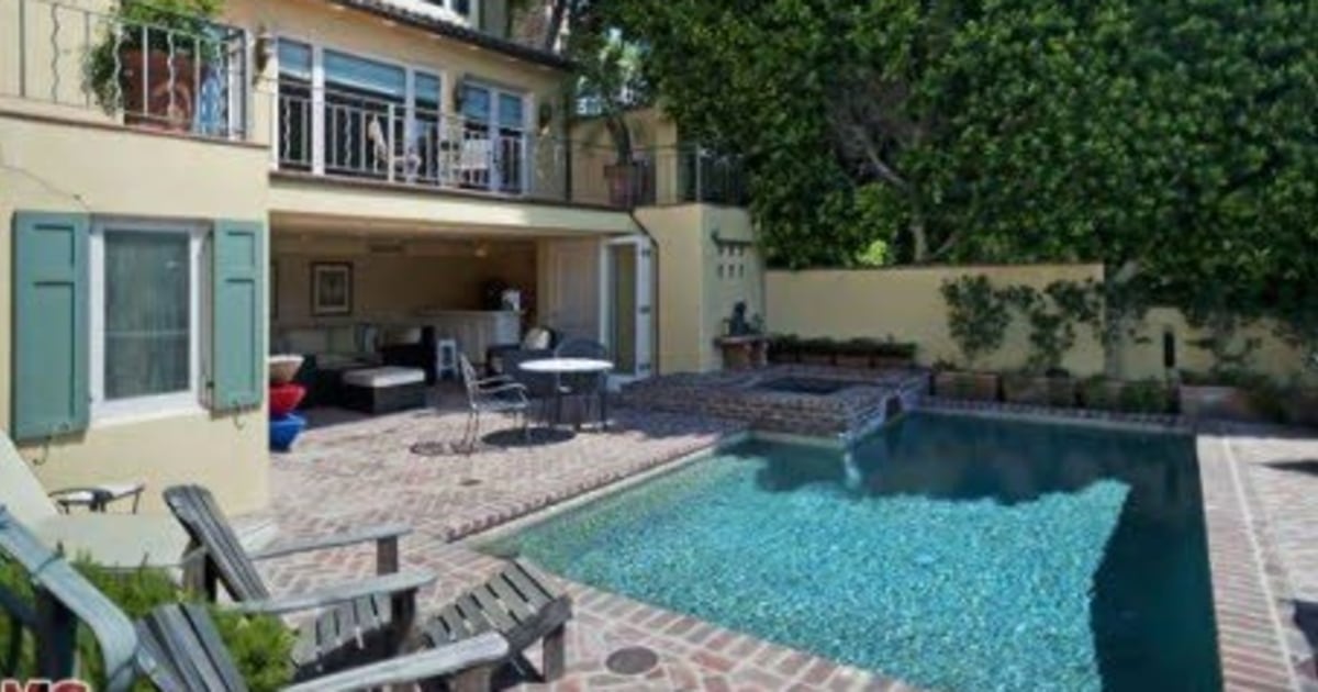 Celebrity Real Estate: Jennifer Love Hewitt lists two homes