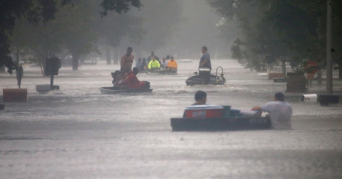 Storm psychology: Why do some people stay behind?