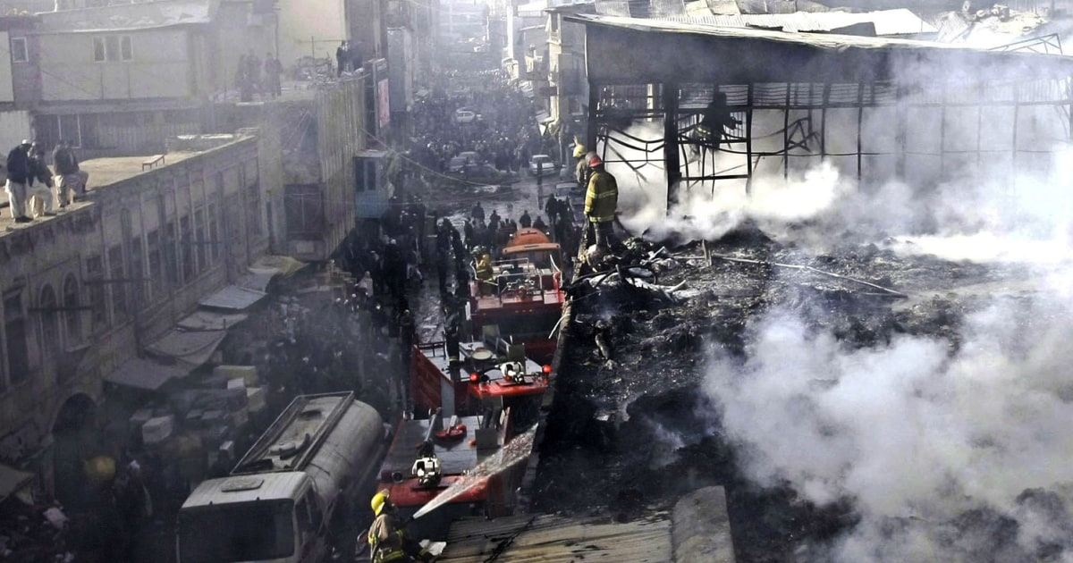 Fire sweeps through Kabul cloth market