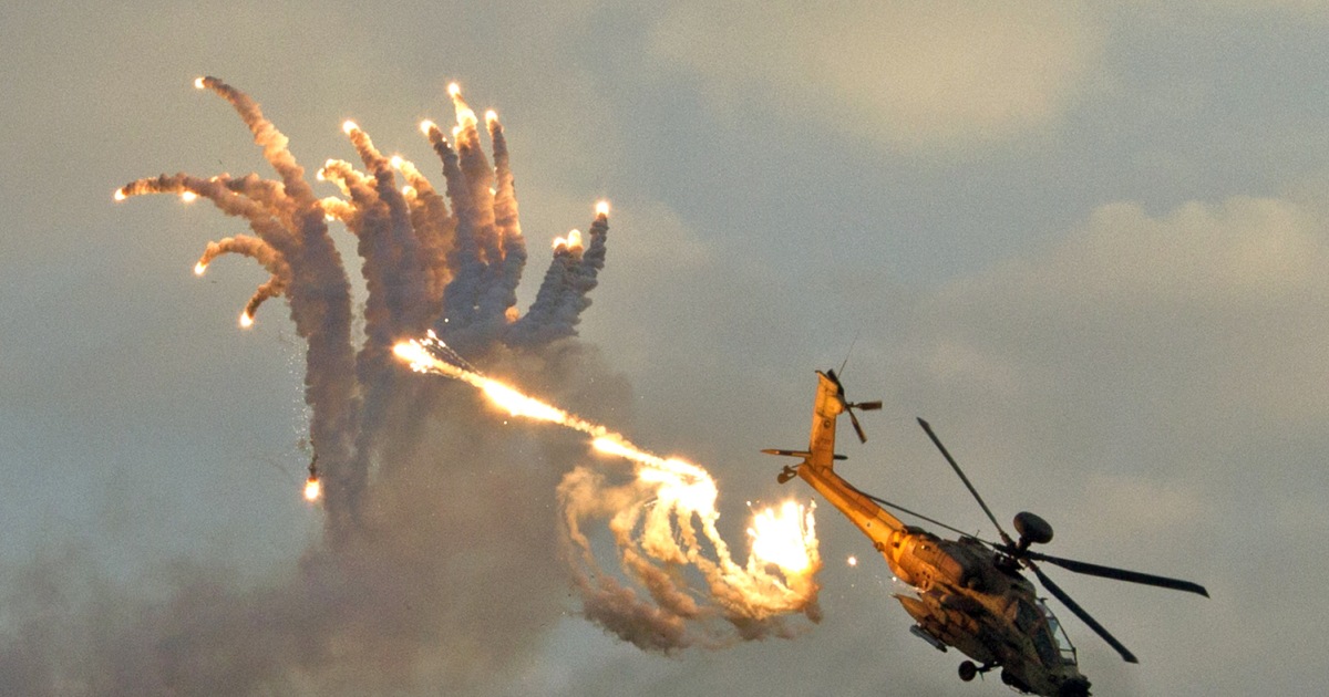 Dramatic flares at Israeli air show
