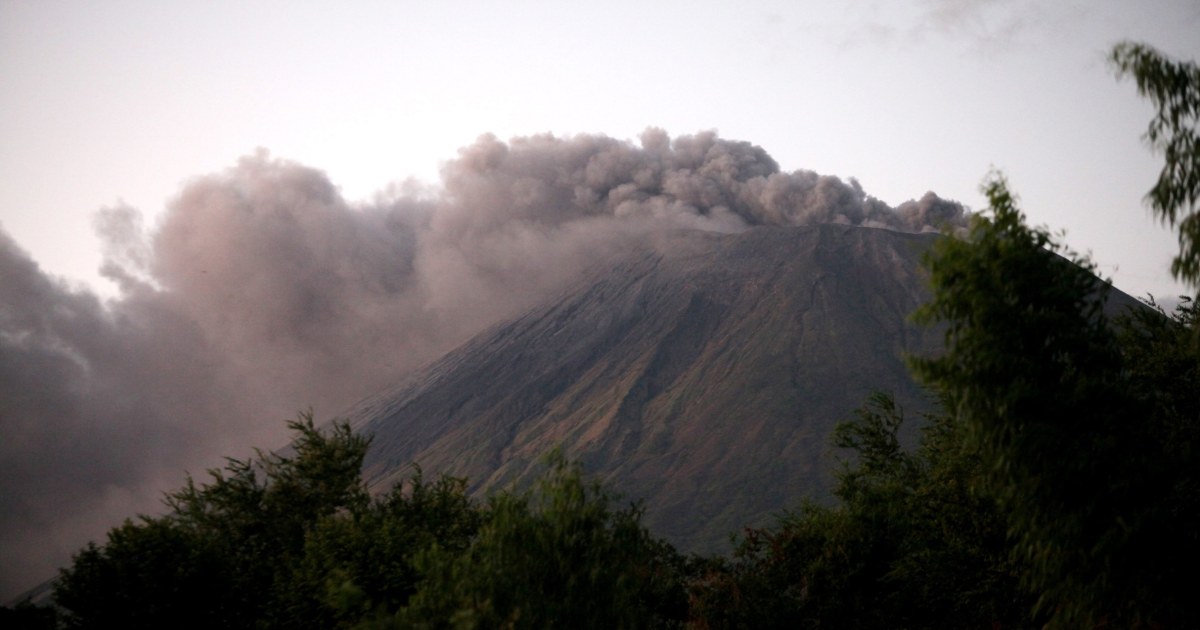 Residents evacuated as Nicaragua volcano spews ash cloud