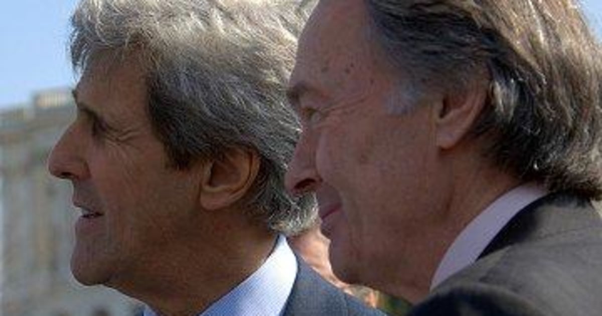 Markey gets Kerry's praise, becomes frontrunner in Mass.