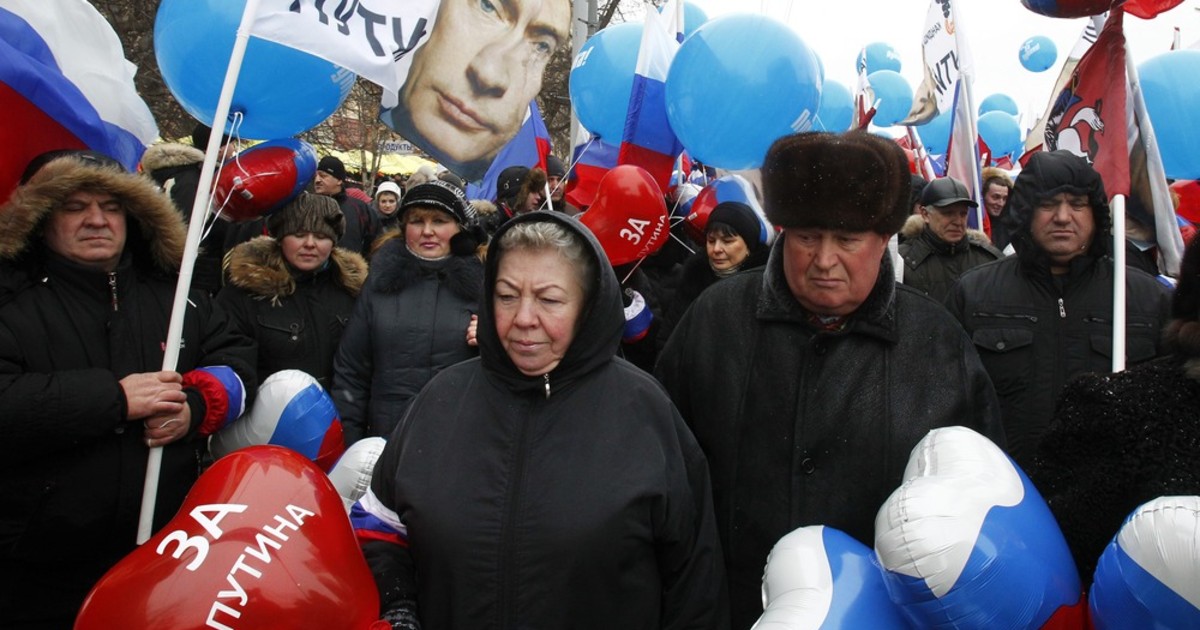 Russians rally for Vladimir Putin -- and 2 days off work