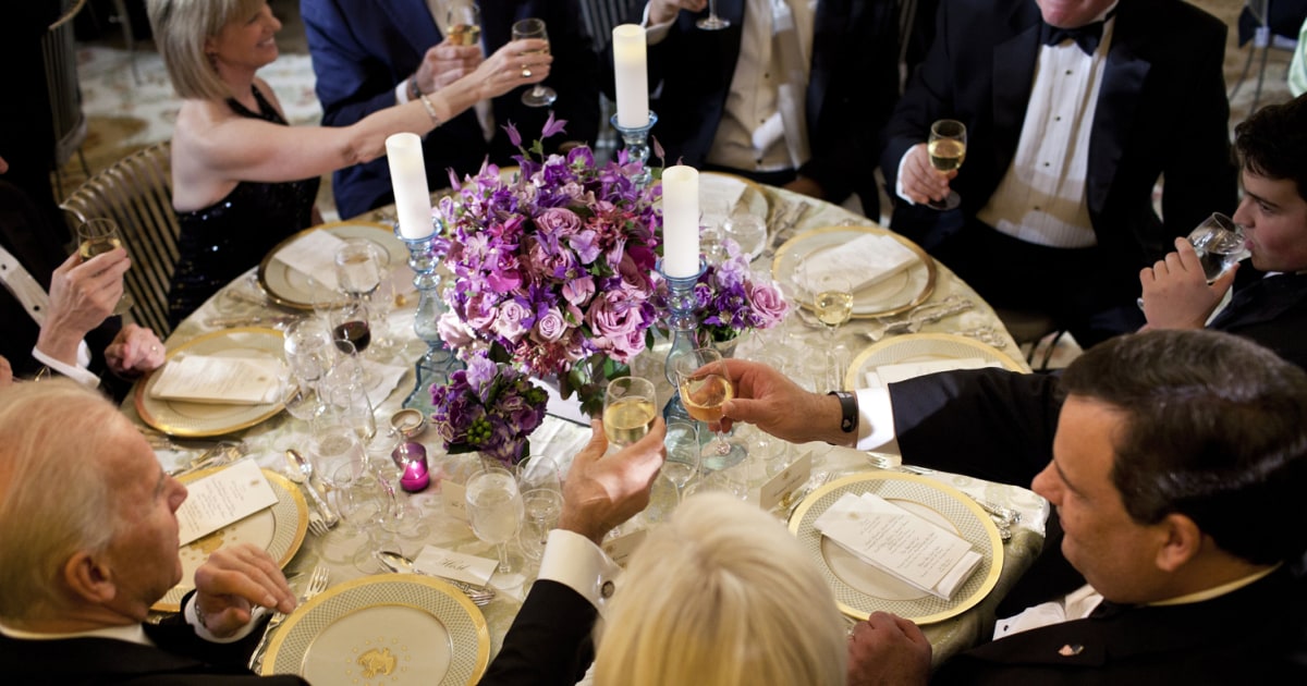 Obamas host black-tie dinner for governors at White House