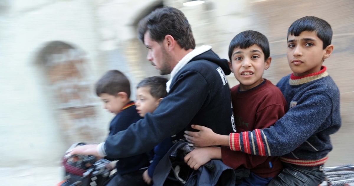 Syrian resistance fights government as civilians flee and mourn deaths