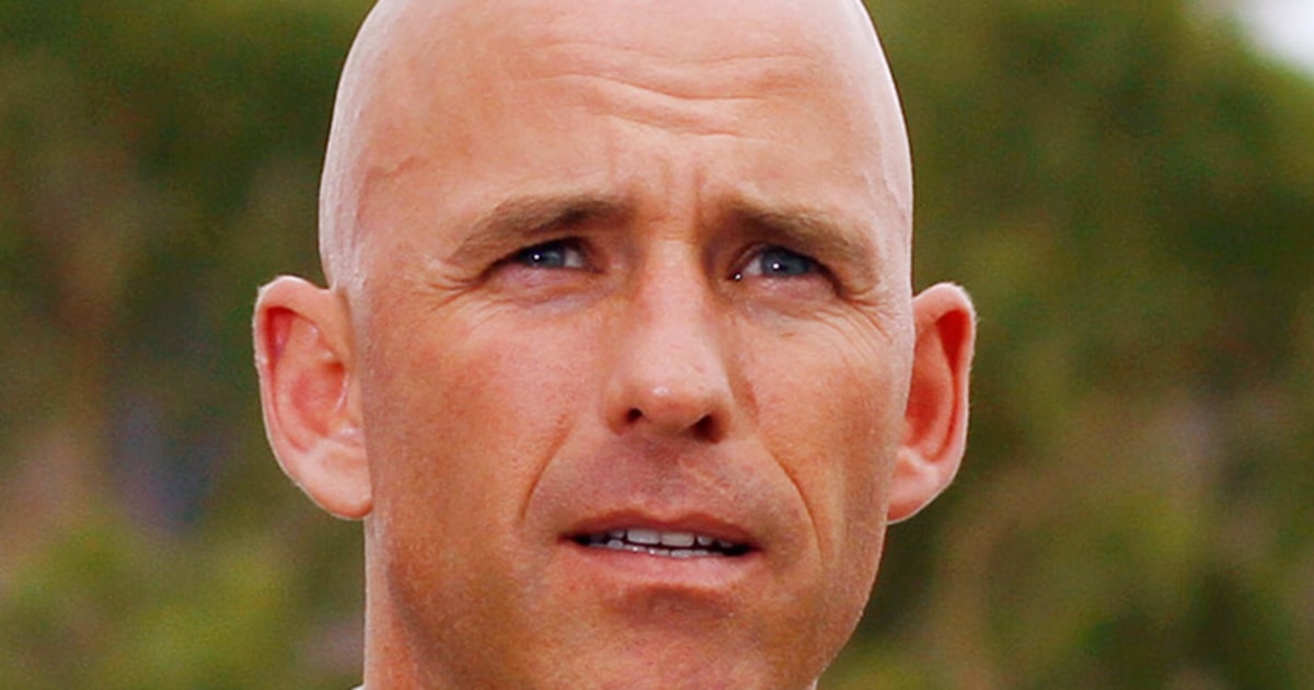 Gay Ariz. sheriff fends off new attack -- from sister