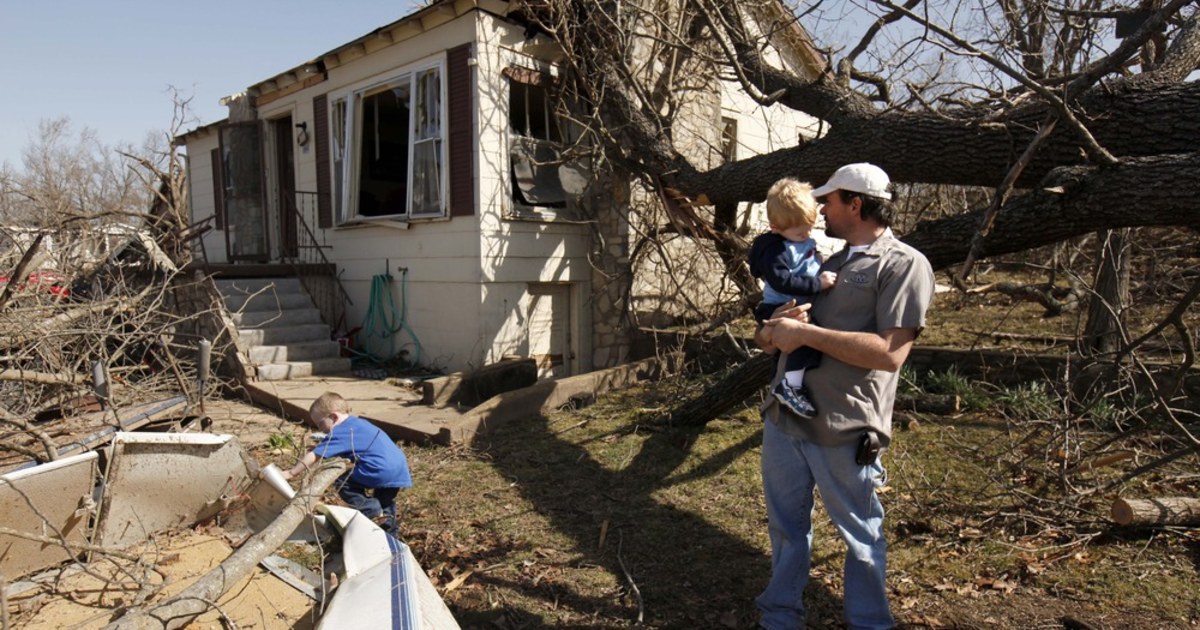 Storm's path of destruction crosses several Midwest states