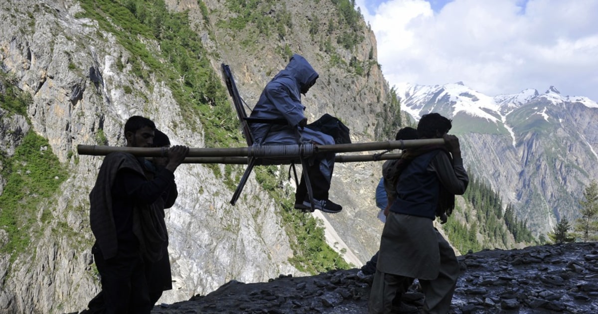 Tens of thousands trek high into the mountains to visit Amarnath cave