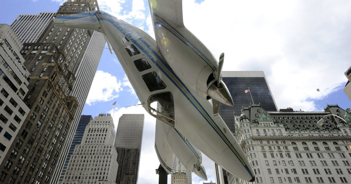 'How I Roll' spins plane 360 degrees in front of Plaza Hotel