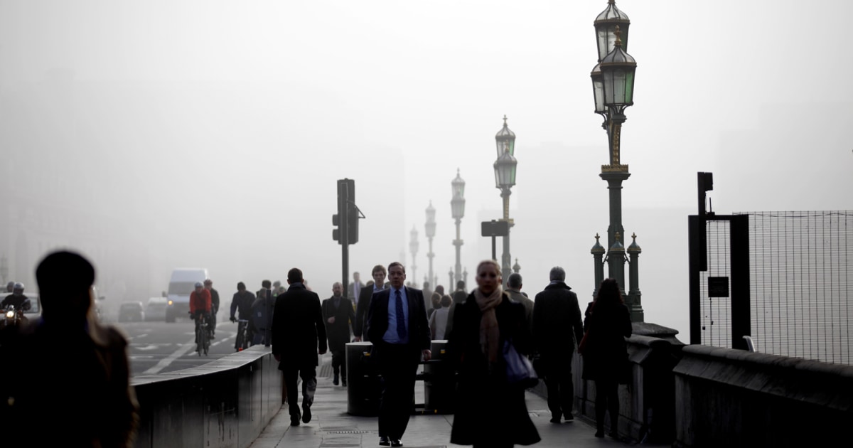 London wakes to one of its legendary fogs