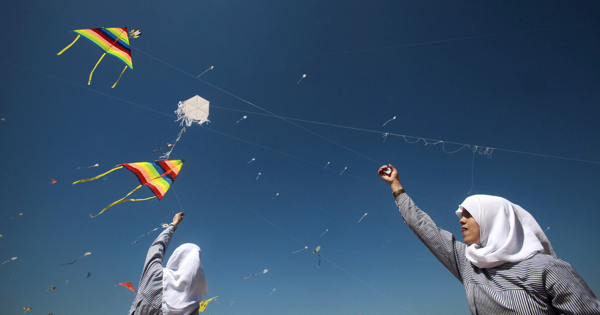 Kite flying for solidarity