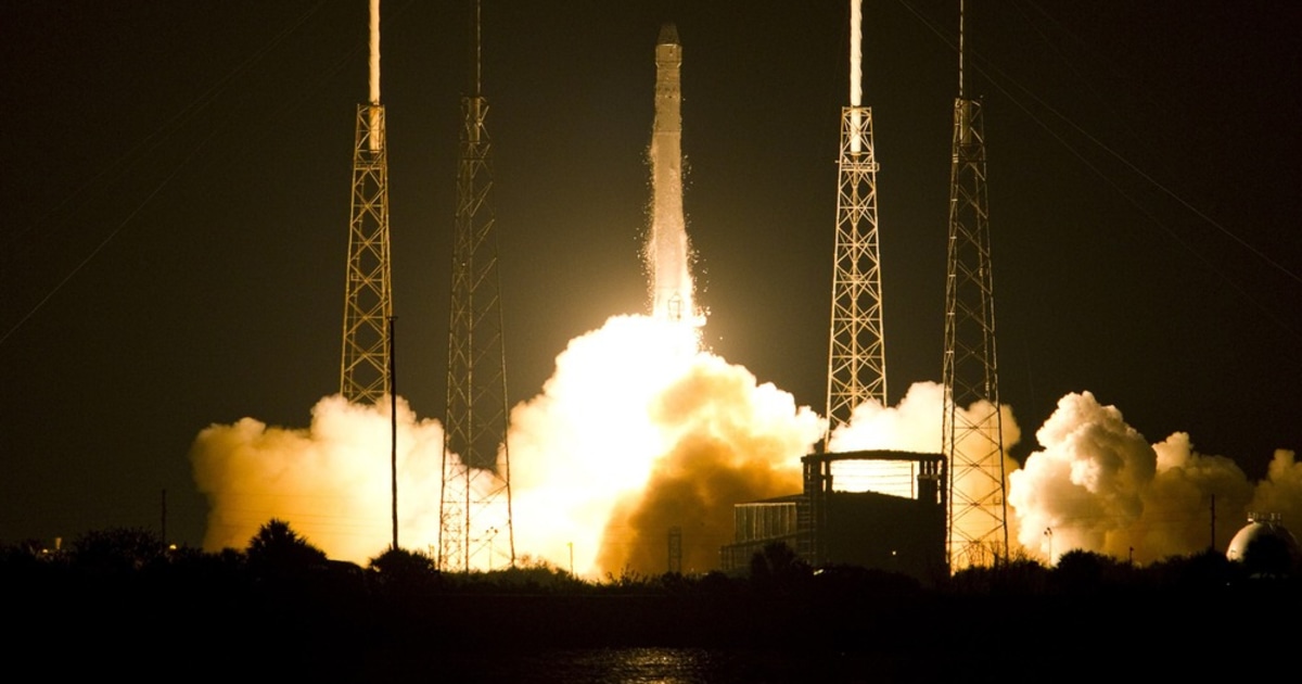 SpaceX rocket begins milestone mission to space station