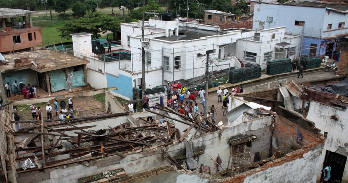 FARC rebels injure 25 people, damage more than 60 homes in Colombia