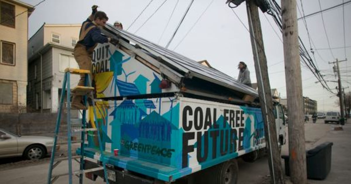 Solar trucks provide electricity in Sandy’s wake
