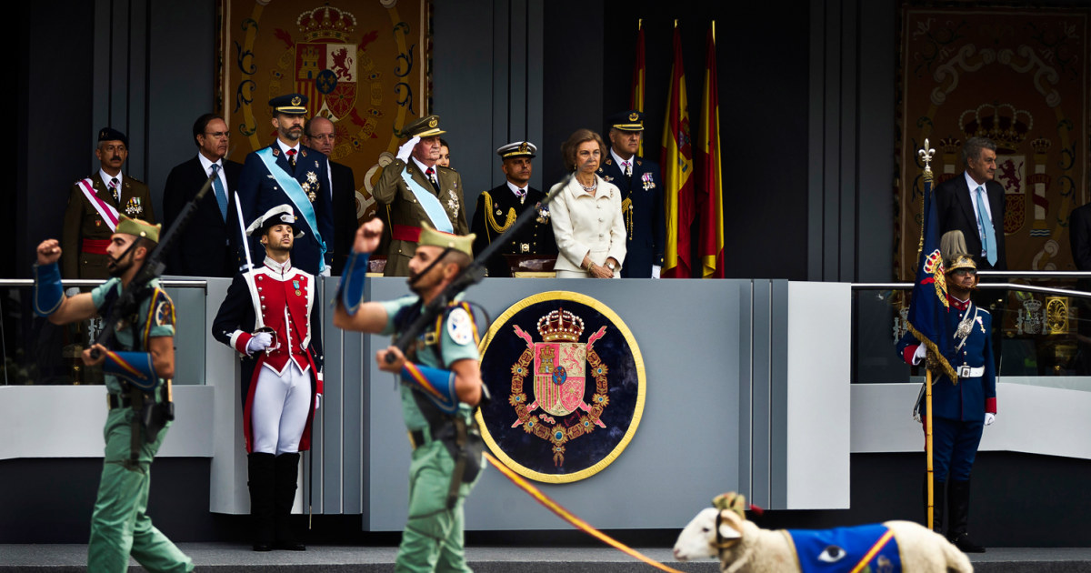 A downsized parade as Spain celebrates national day amidst austerity cuts