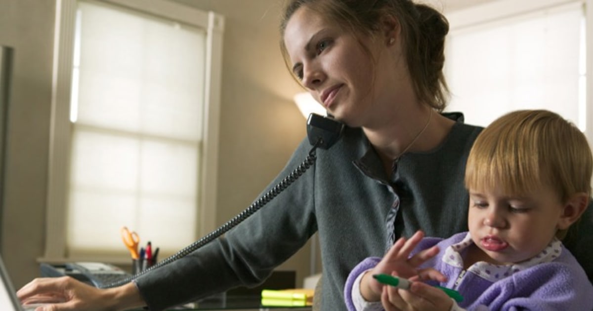 Working moms multitask way more than dads -- and hate it