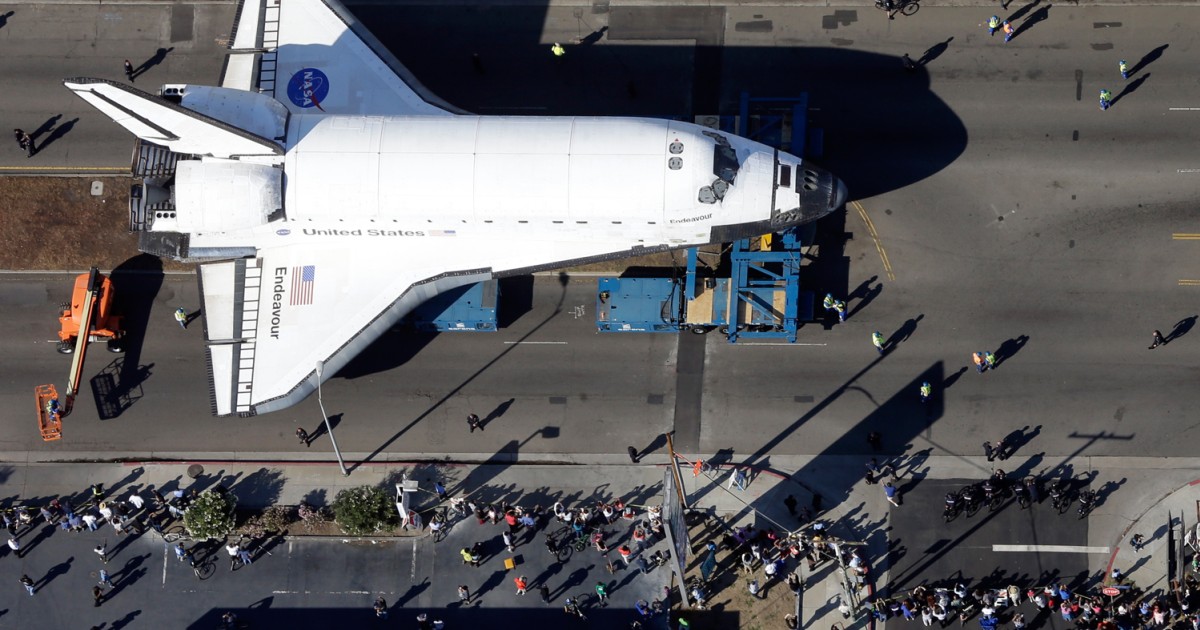 Shuttle Endeavour sets off on final trip, through LA streets