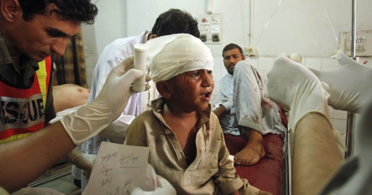 Suicide bomber kills at least 14 in Pakistan