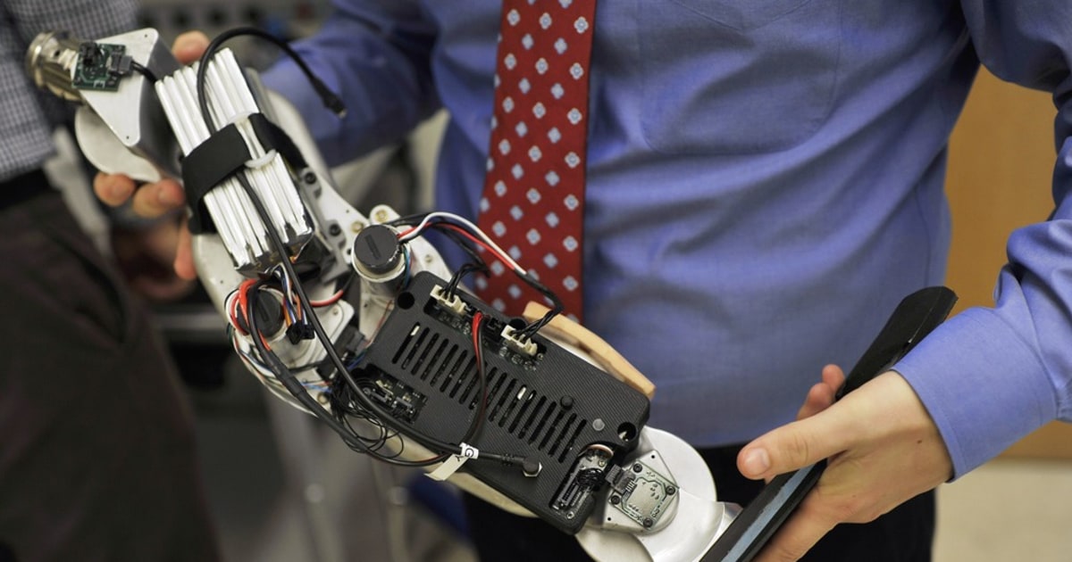 Man with 'bionic' leg to climb Chicago skyscraper