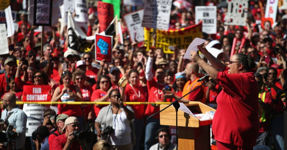 Striking Chicago teachers rally to wrap labor deal