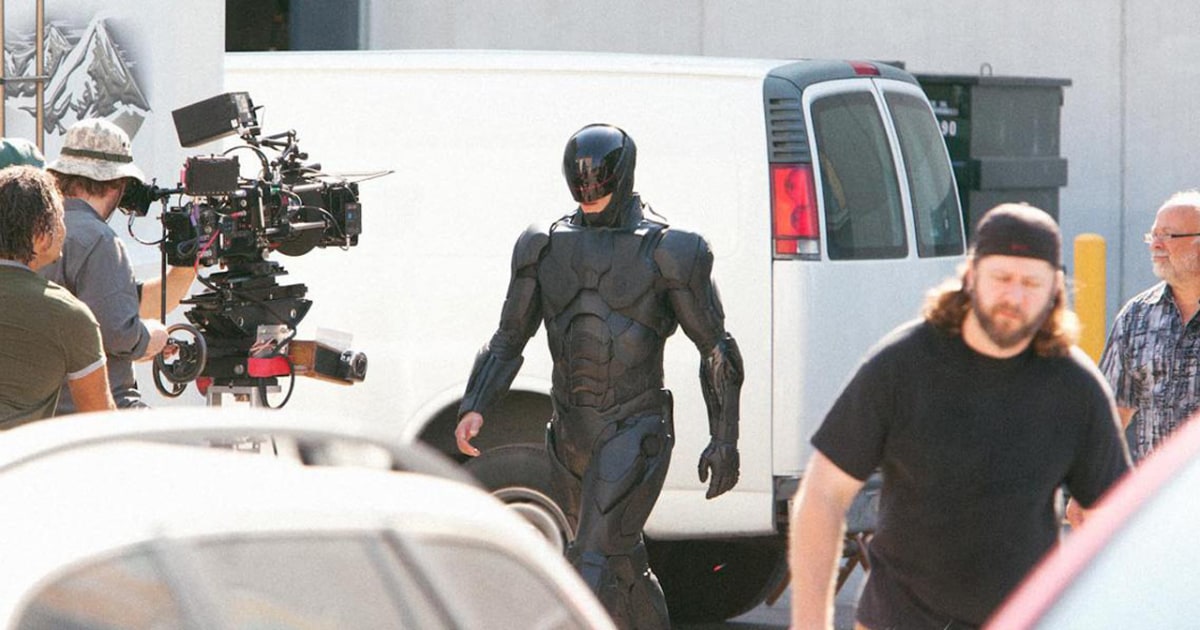 Photos reveal 'RoboCop' reboot hero's slick black costume