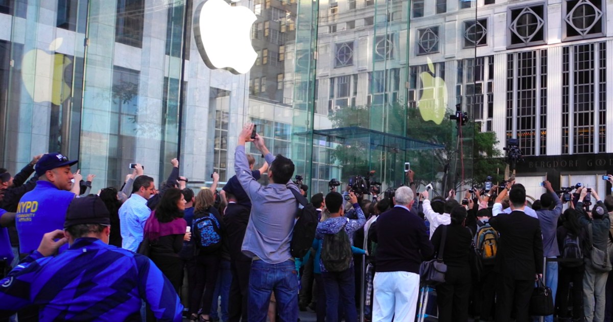 Apple fans rejoice as iPhone 5 goes on sale worldwide