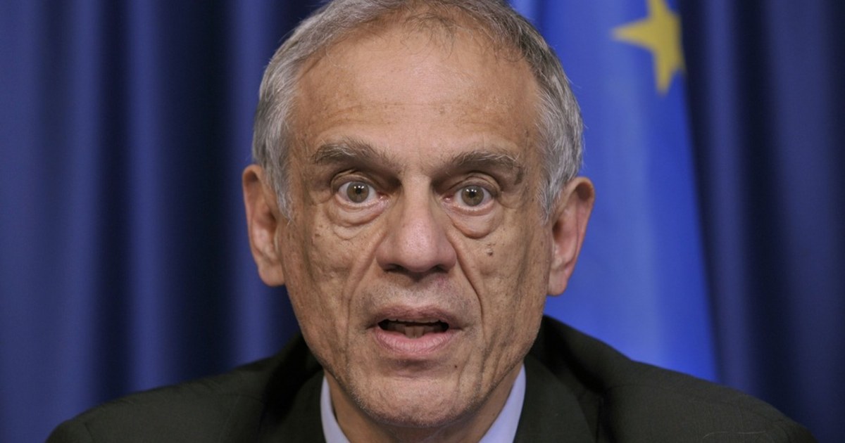 Cyprus finance minister quits as crisis probe begins