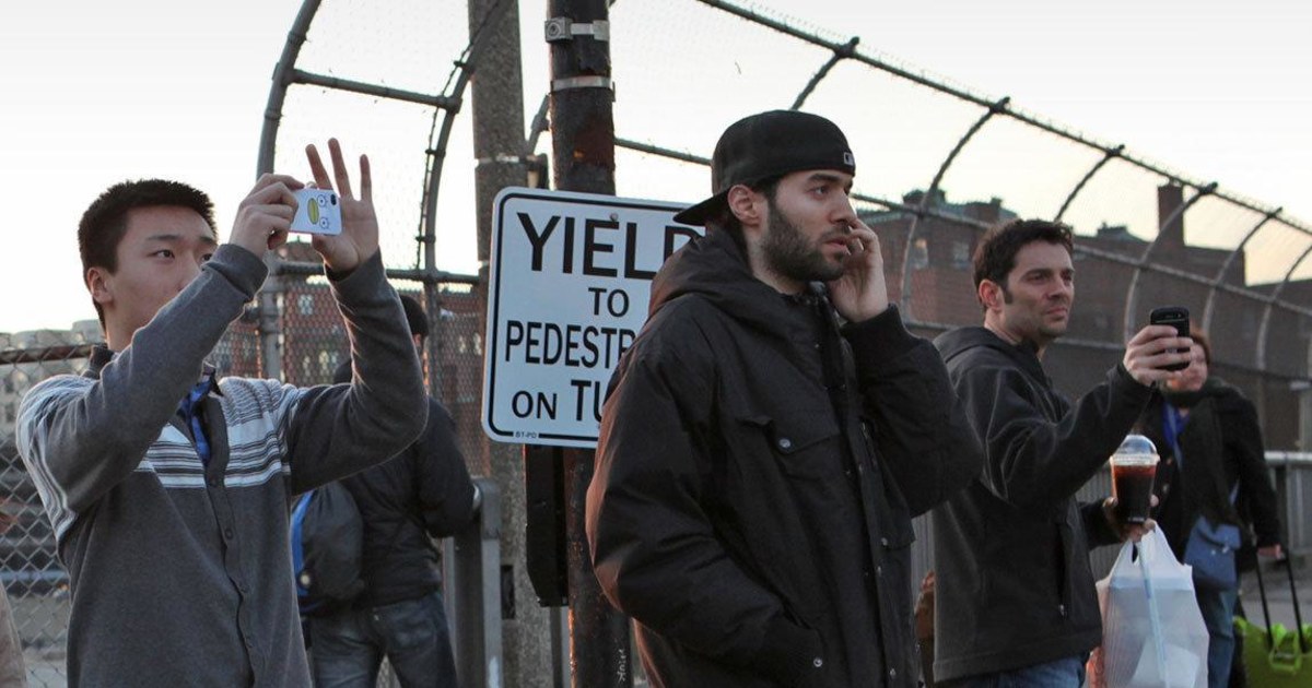 As Boston bombing photos and videos pour in, where do investigators begin?