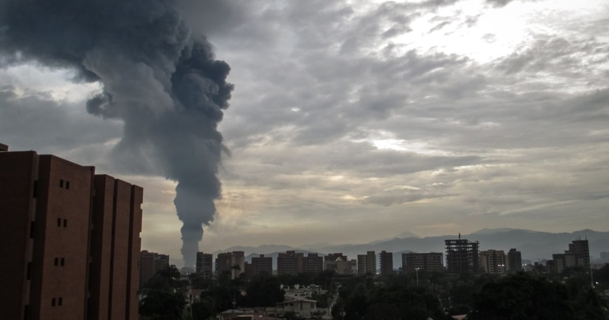 Lightning starts fire at Venezuela refinery
