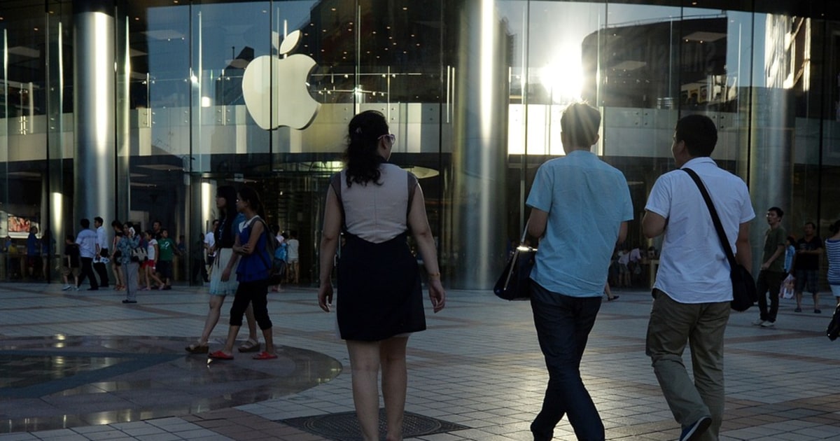 Apple closes in on iPhone deal with China Mobile
