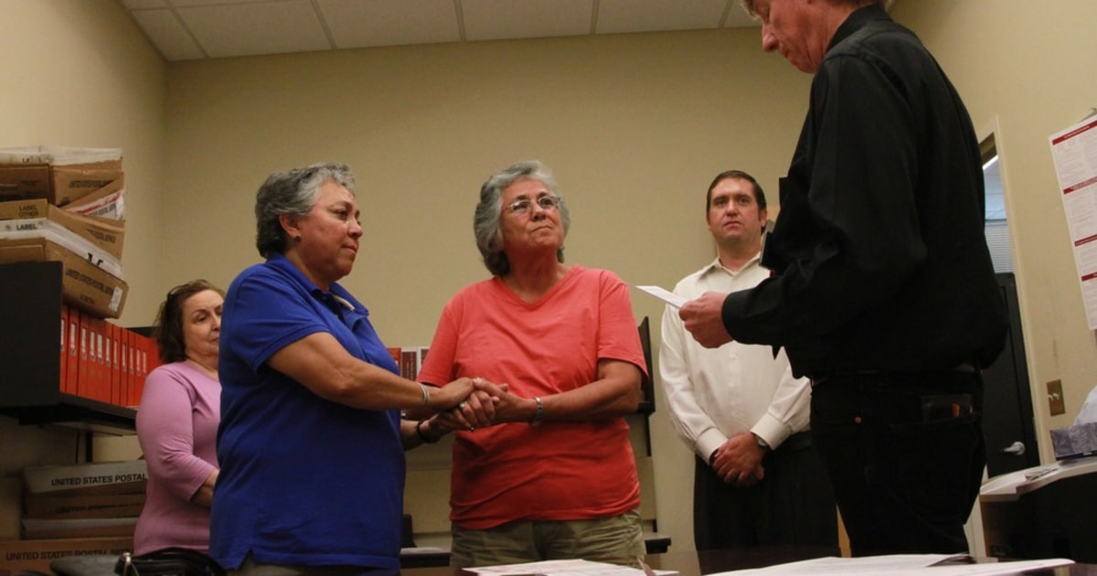 As Courts Weigh Issue Nm County Issues Same Sex Marriage Licenses