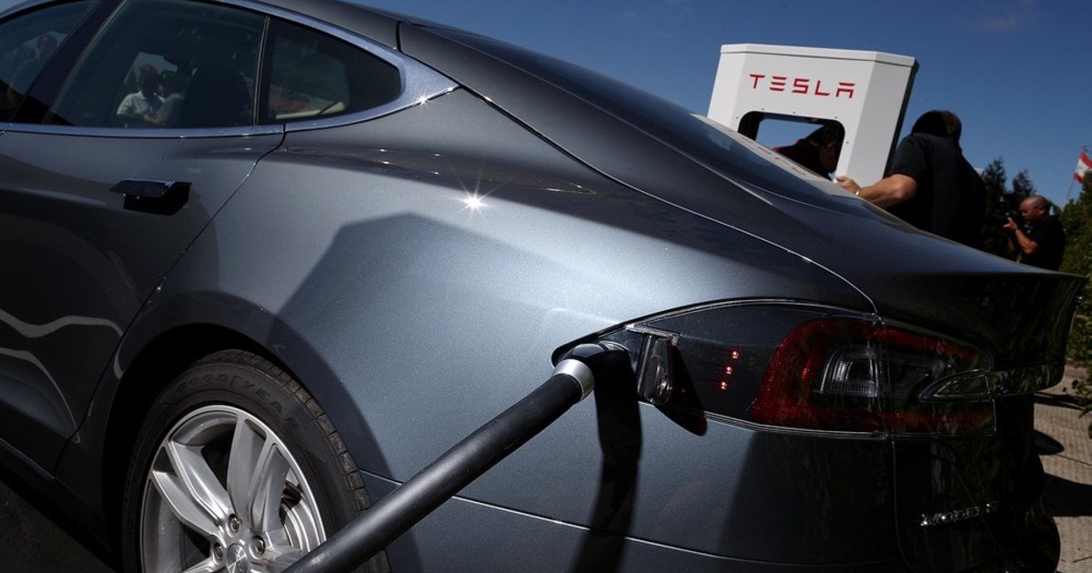 Tesla success helps push green car program back in gear