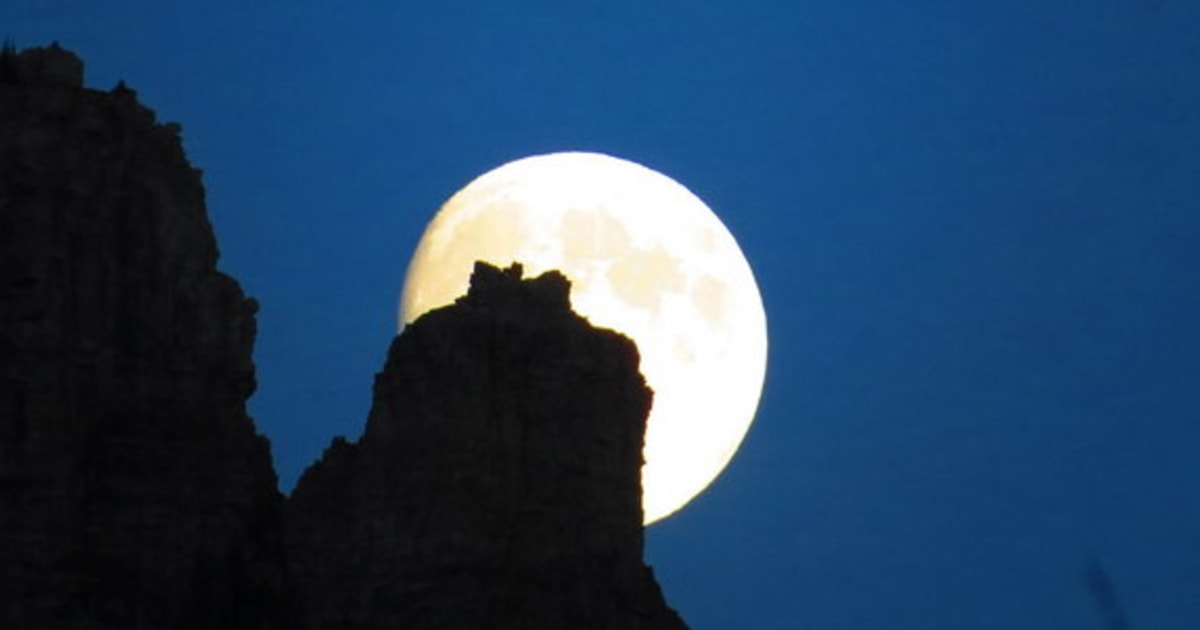 Moon and Jupiter team up as we enter holiday weekend