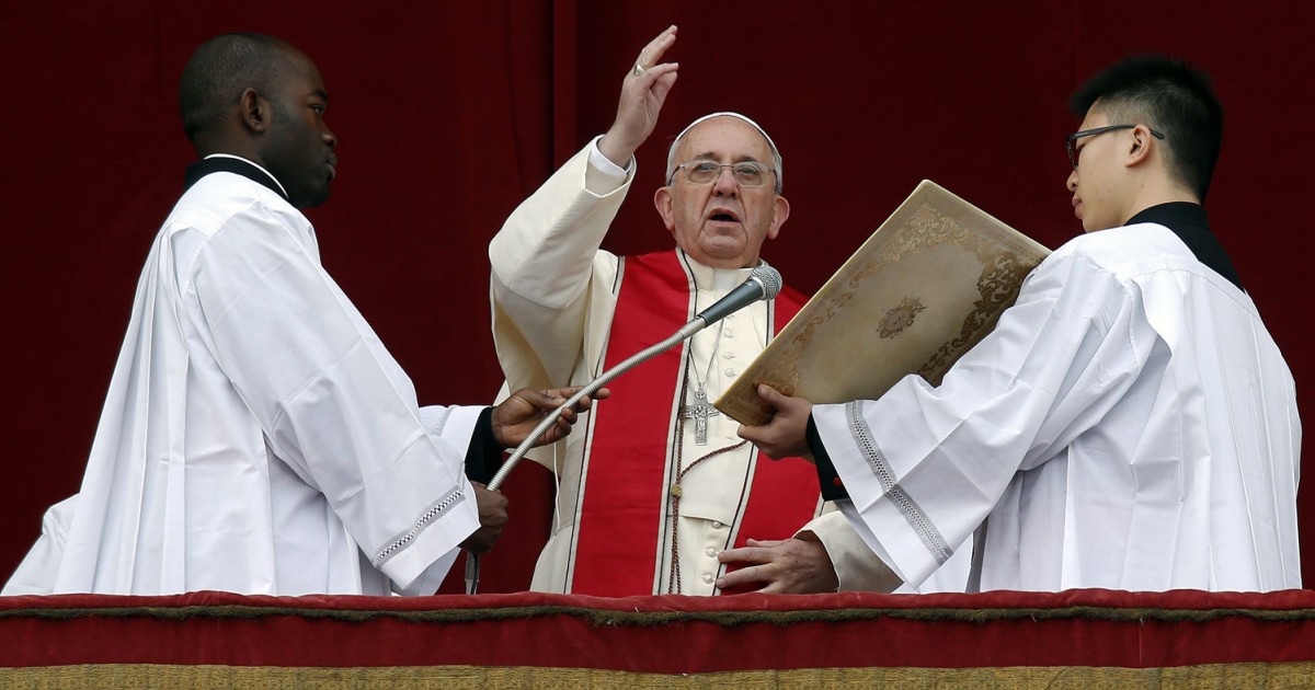 Pope Francis' simple style on Christmas offers sharp contrast to ...