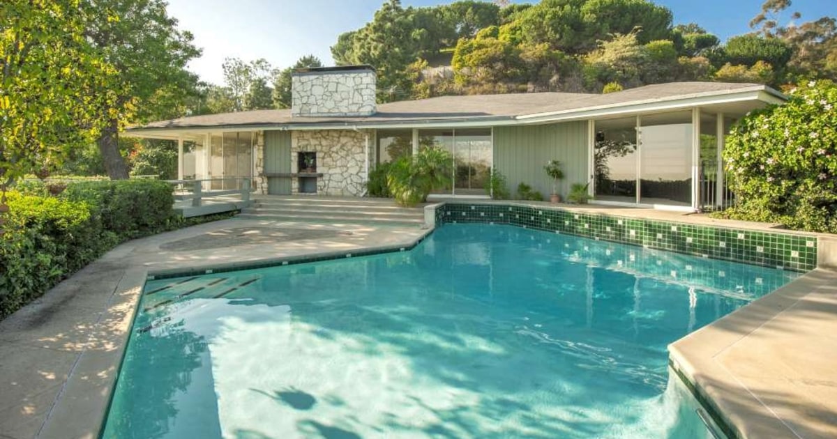 Ronald Reagan’s former Calif. home for sale