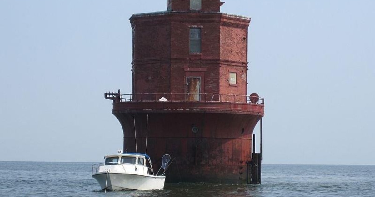 Live in a lighthouse on Chesapeake Bay