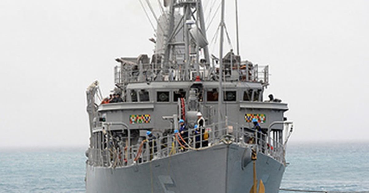 US Navy ship stuck on reef nearly a day after running aground off ...