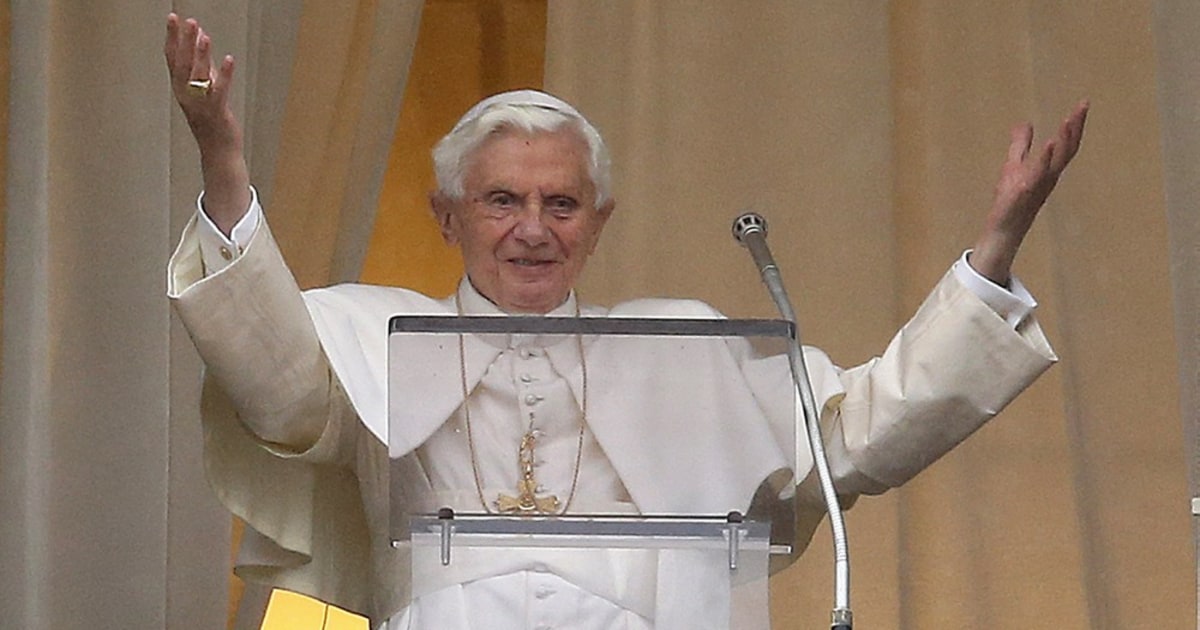 Hoping to revive an ancient tongue, Pope tweets in Latin