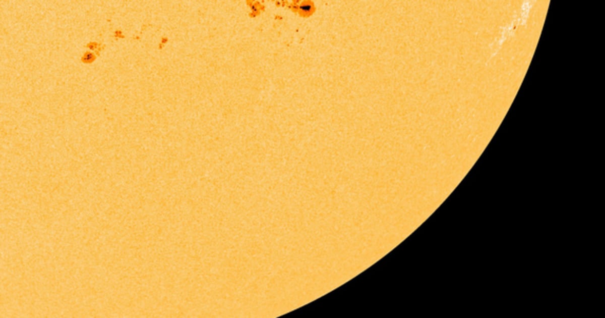 Watch huge sunspot on webcast as it stares down Earth