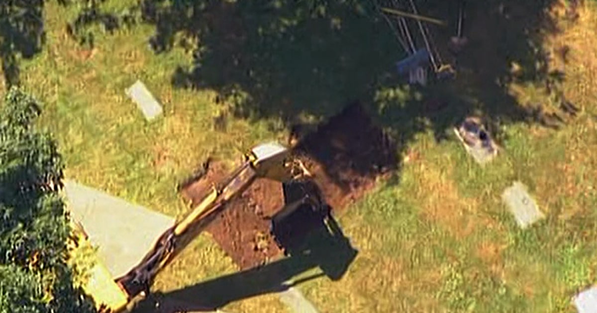 Crew begins digging up body of confessed Boston Strangler