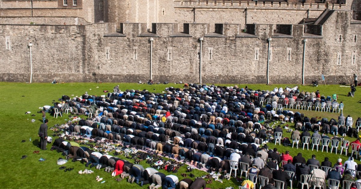 Muslims give more to charity than others, UK poll says