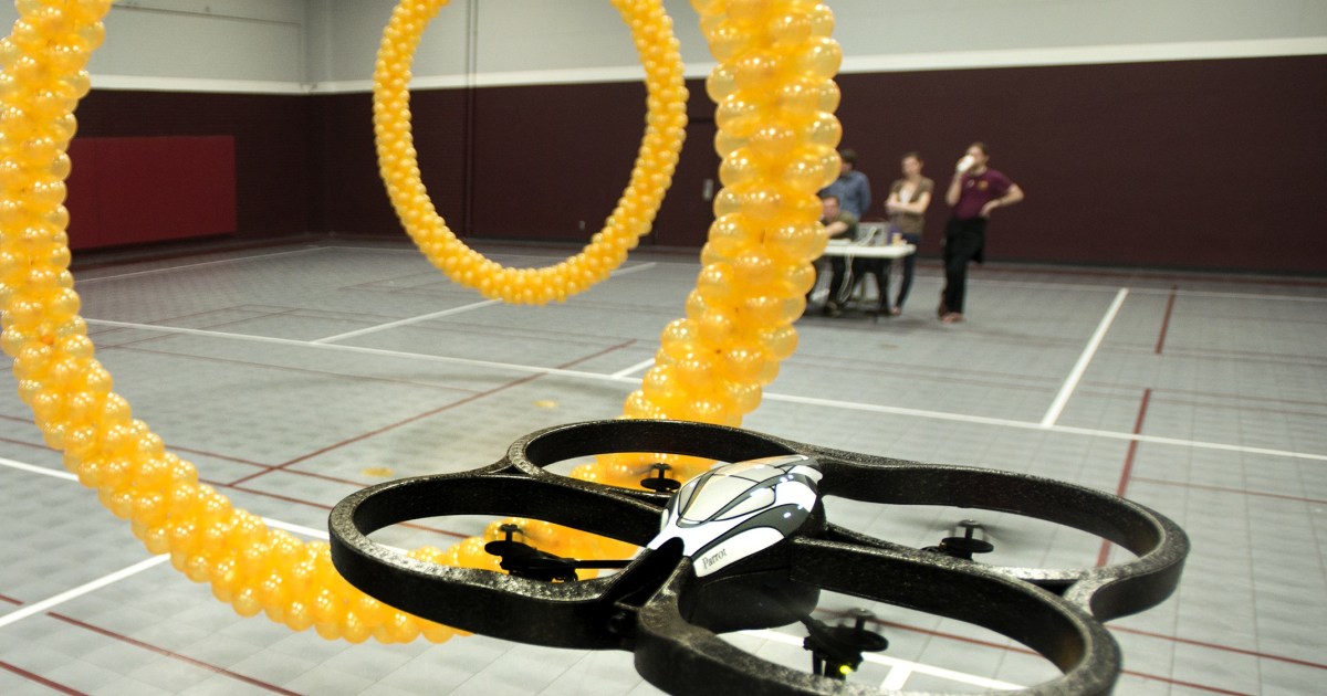Drone flies through hoops — guided by brainwaves