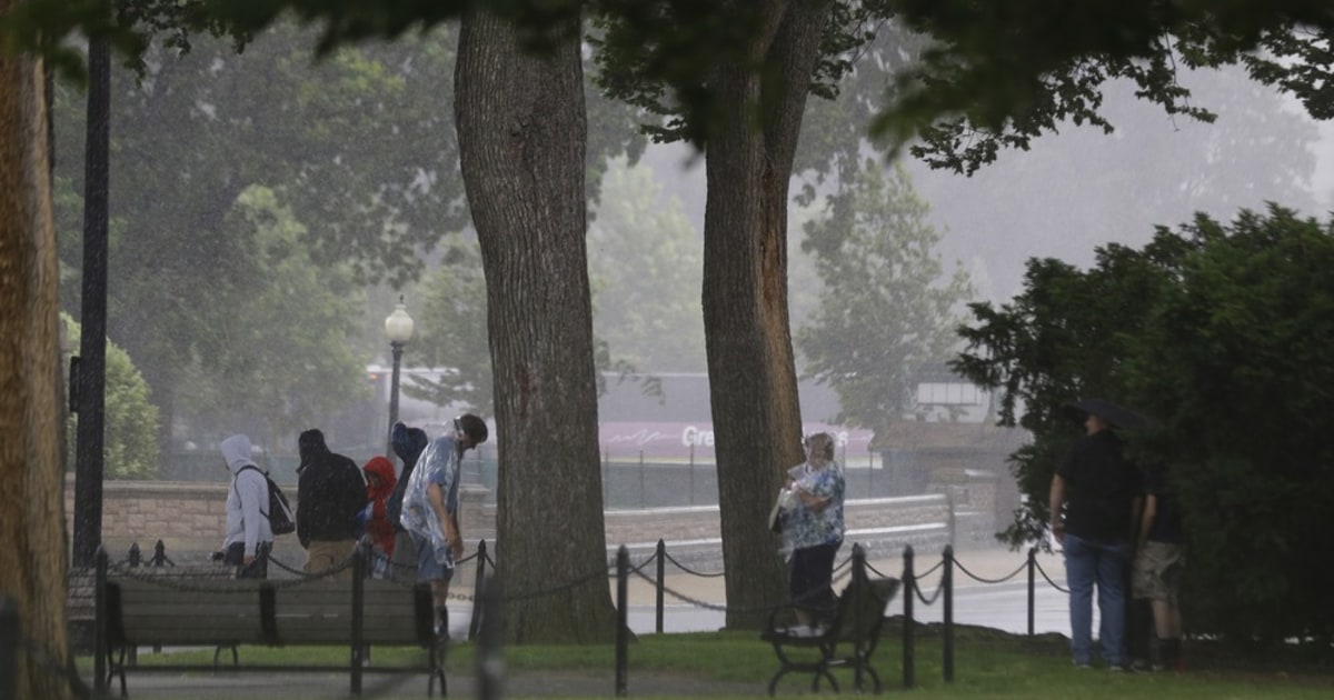Wild weather over Washington as clouds converge on capital