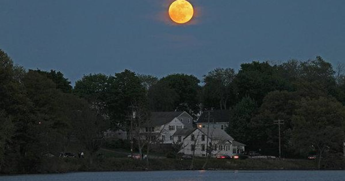 Sunday's 'supermoon' won't really drive you mad