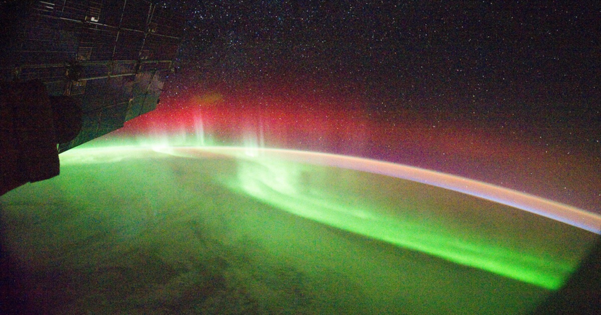 Red sky at night ... astronaut's delight