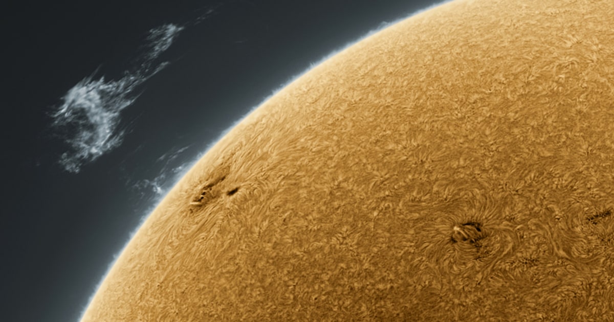 Stunning views of the sun ... and Discovery?!