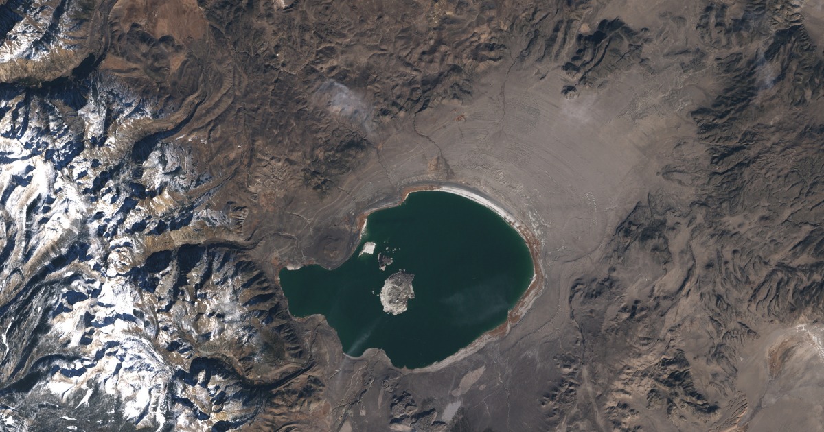 Holiday calendar: 'Alien' lake seen from space